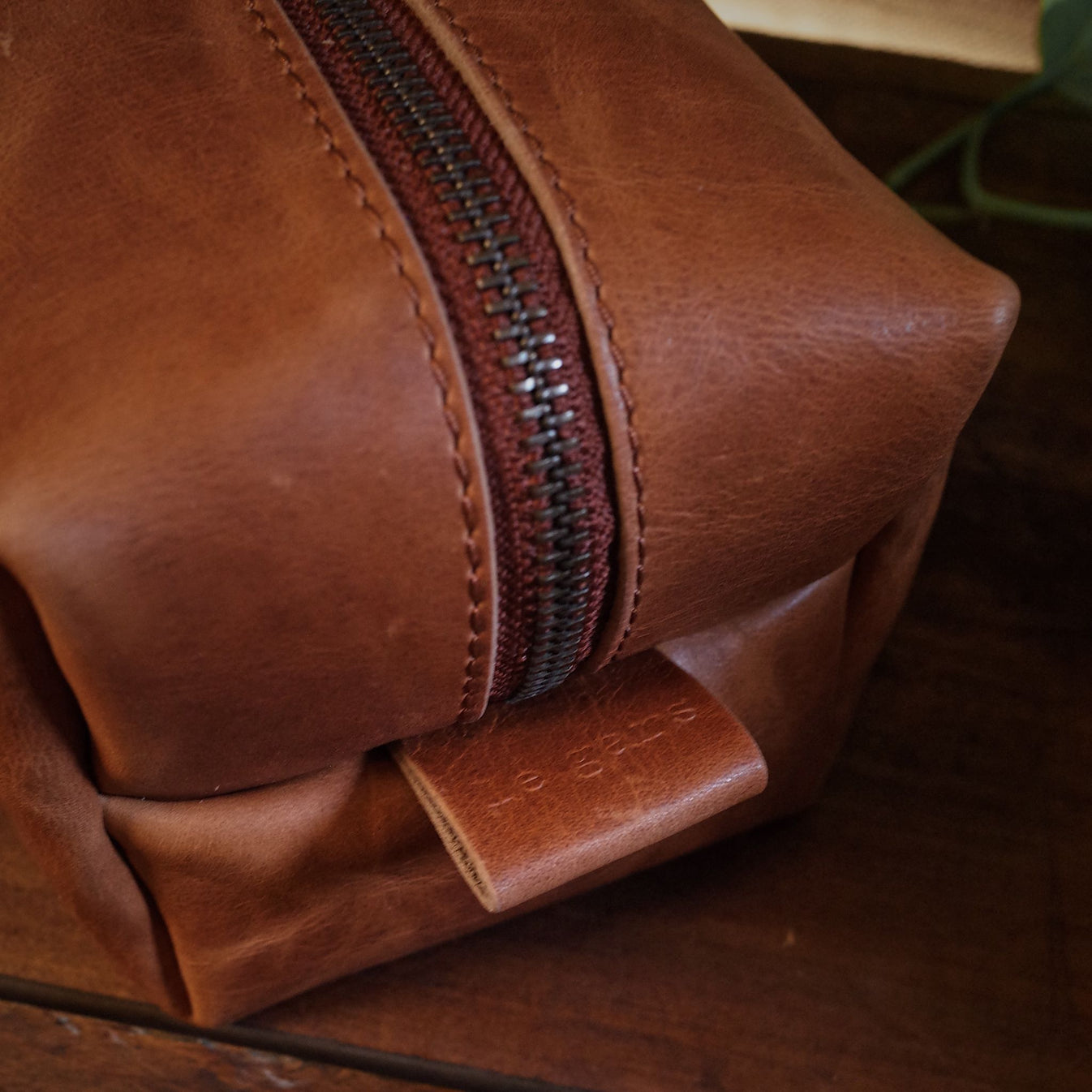 English Tan Leather Toiletry Bag – Leather Travel Accessory