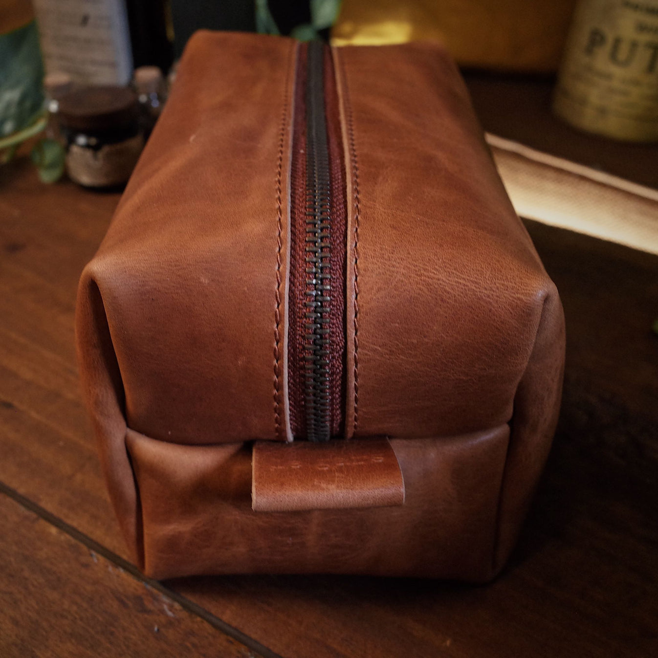 English Tan Leather Toiletry Bag – Leather Travel Accessory
