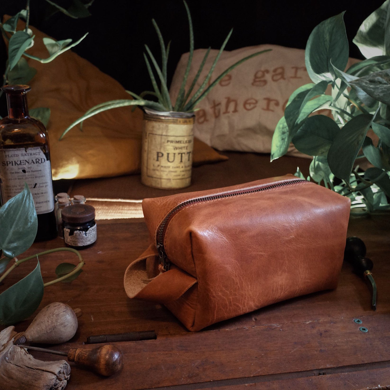 English Tan Leather Toiletry Bag – Leather Travel Accessory